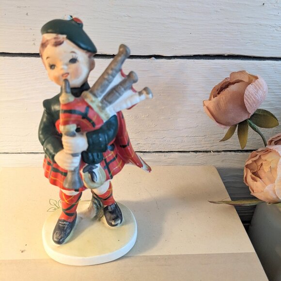 Lefton | Accents | Vintage 9s Lefton Scottish Lad Playing The Bagpipes ...